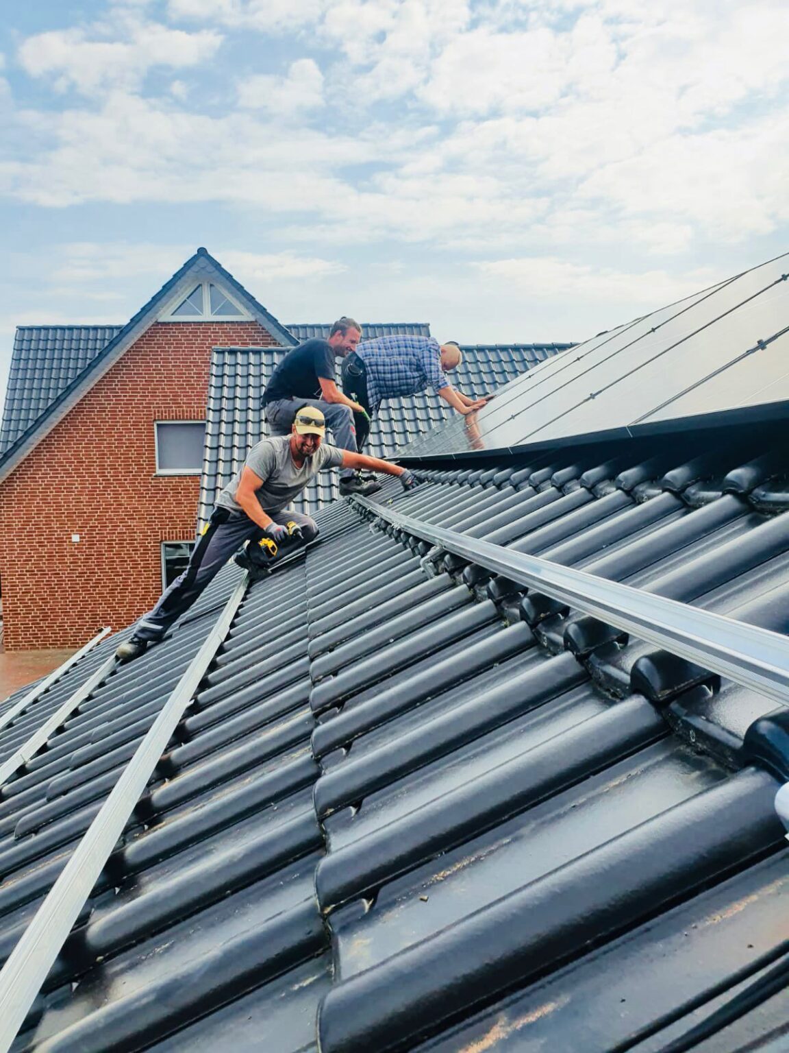 Montageschiene für Photovoltaik - Was muss sie können? ☀️